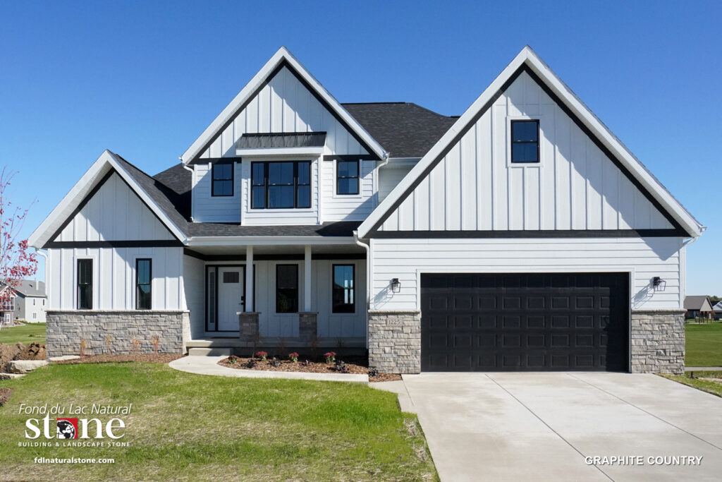 Graphite Country™ - Residential Exterior - Fond du Lac Natural Stone